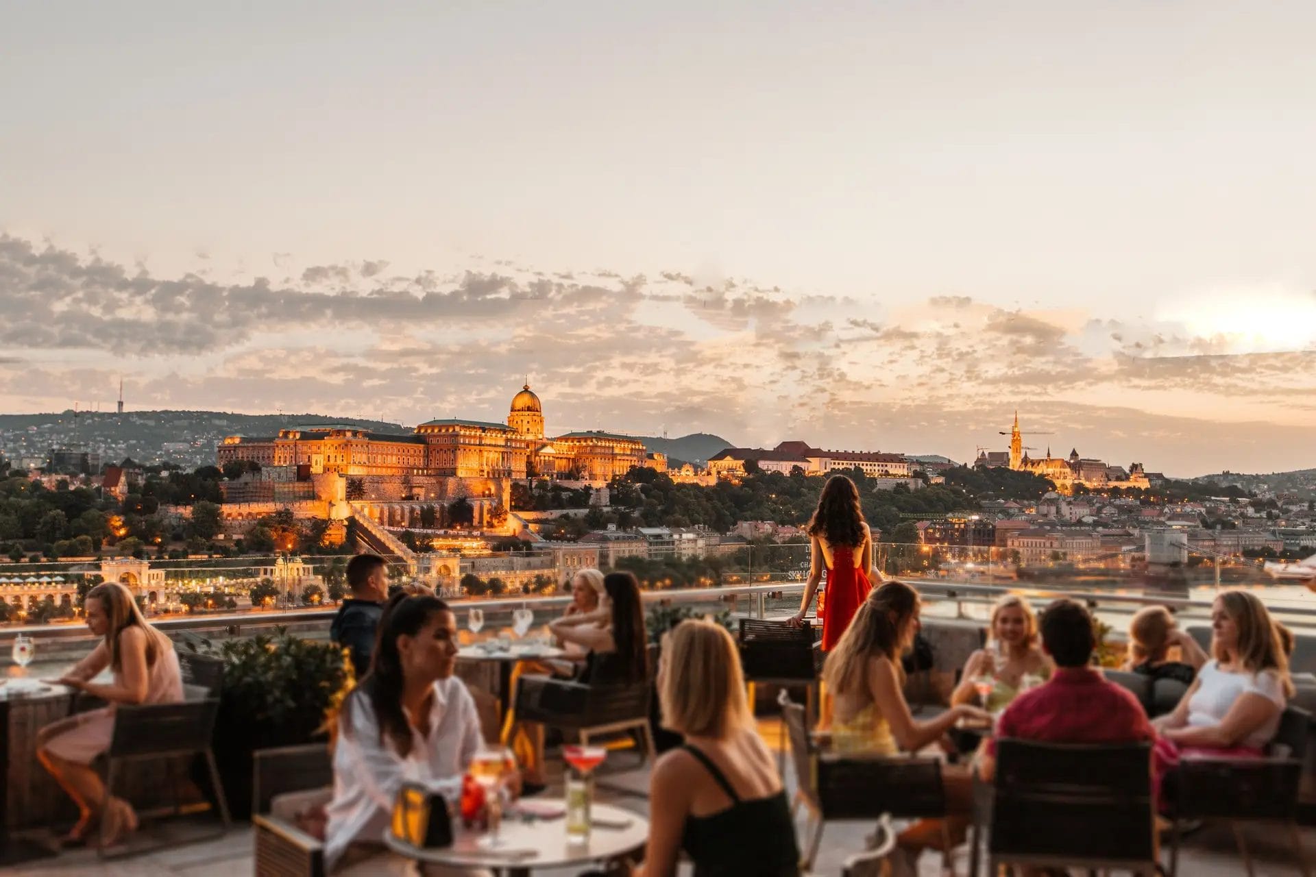 10 lenyűgöző rooftop bár Budapesten - HovaMenjünk.hu
